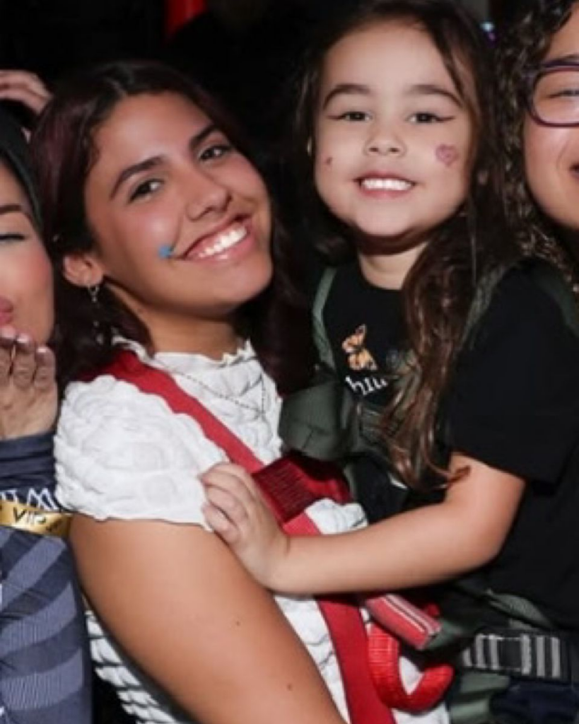 La tierna conexión entre Vida Isabelle y su hermana mayor que todos ...